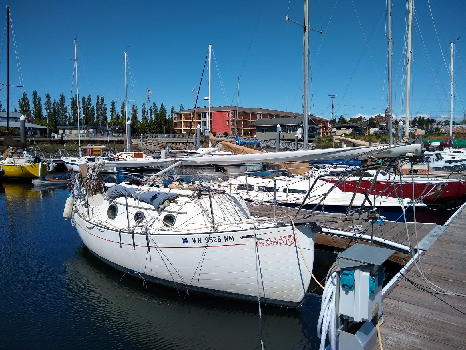 Lowering the Mast on a Small Boat with The Resourceful Sailor