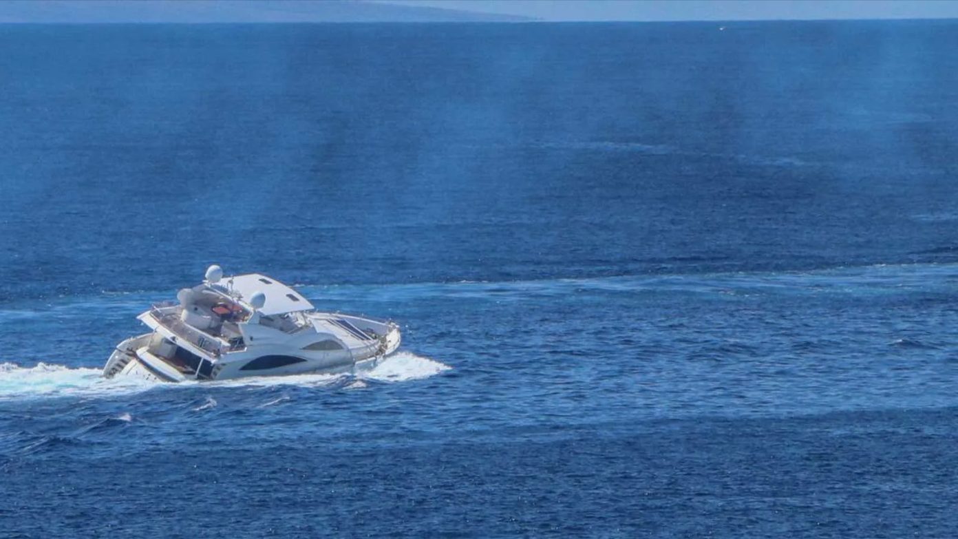 Motor Yacht 'Nakoa' That Aground in Maui Freed, then Sinks
