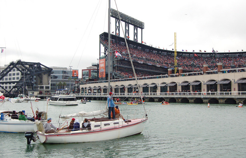 Sailgating at a Giants Game - Latitude38